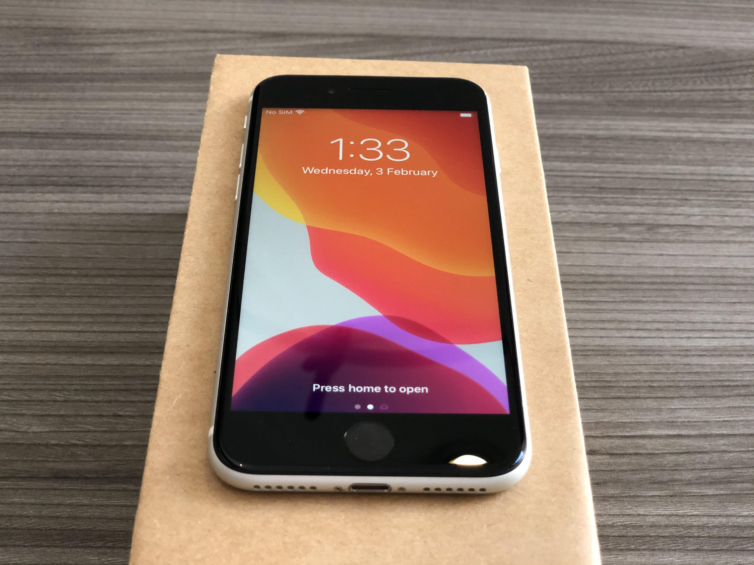 iPhone SE (2020) 128GB White Good Grade SALE - Mobile City