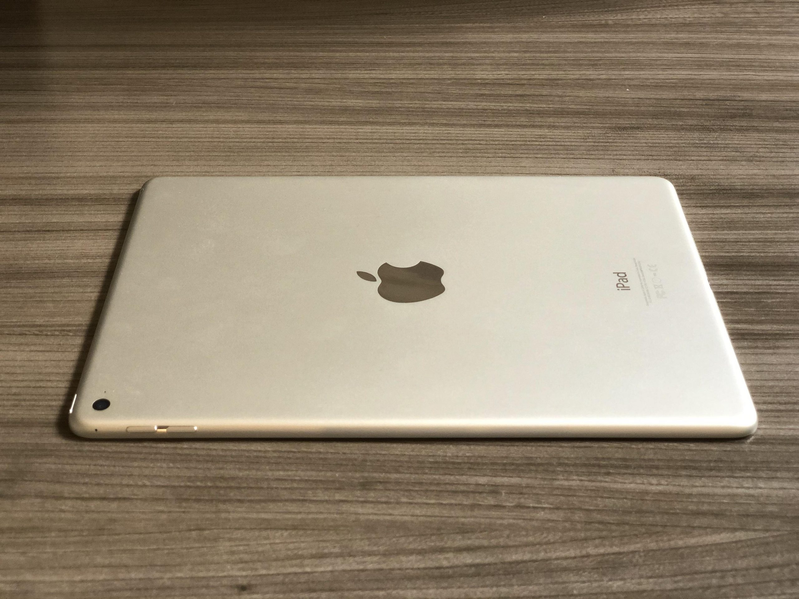 Apple iPad Air 2 32GB Silver / White Wi-Fi (A1566) - Mobile City