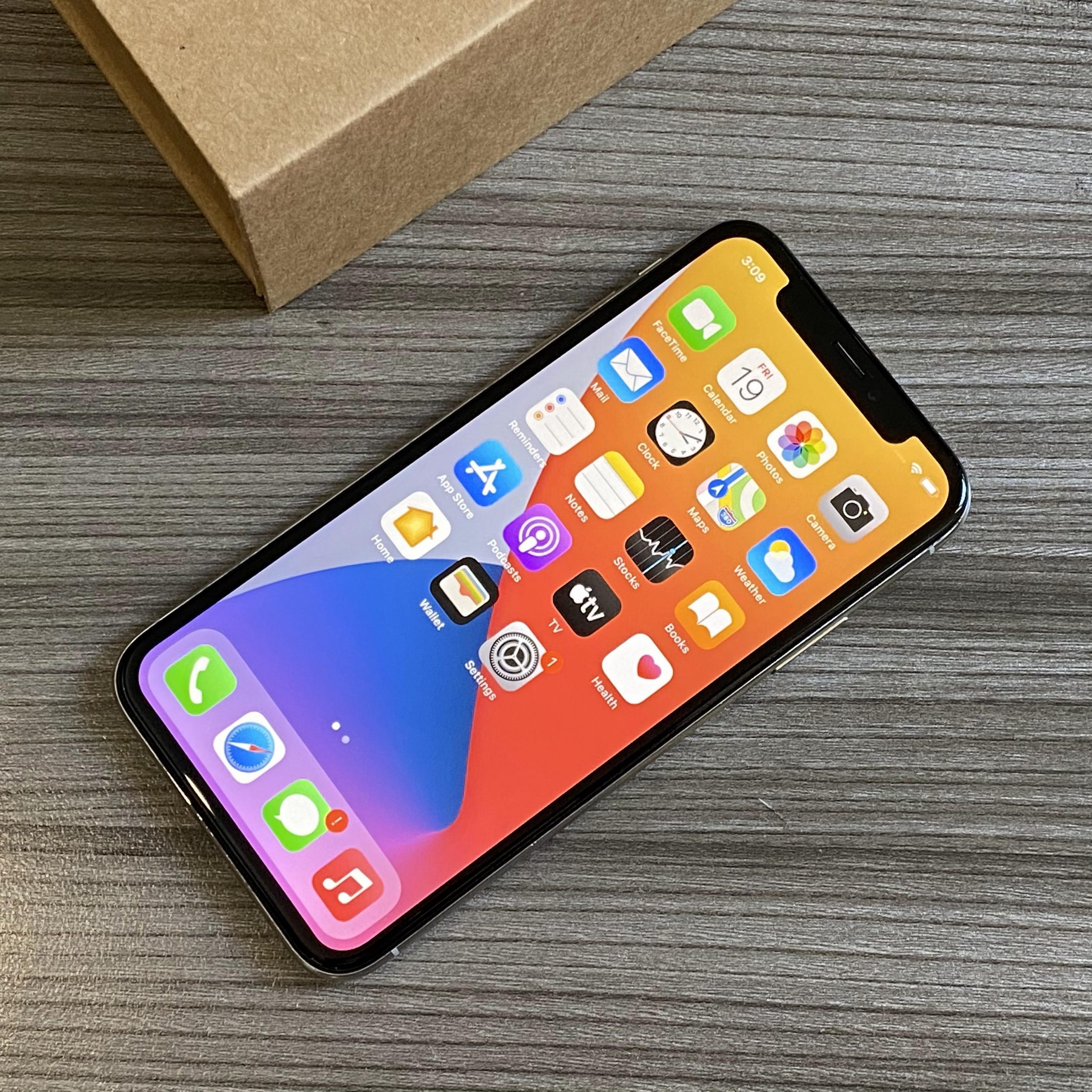 iPhone X 64GB White / Silver A Grade Like New with New Battery - Mobile ...