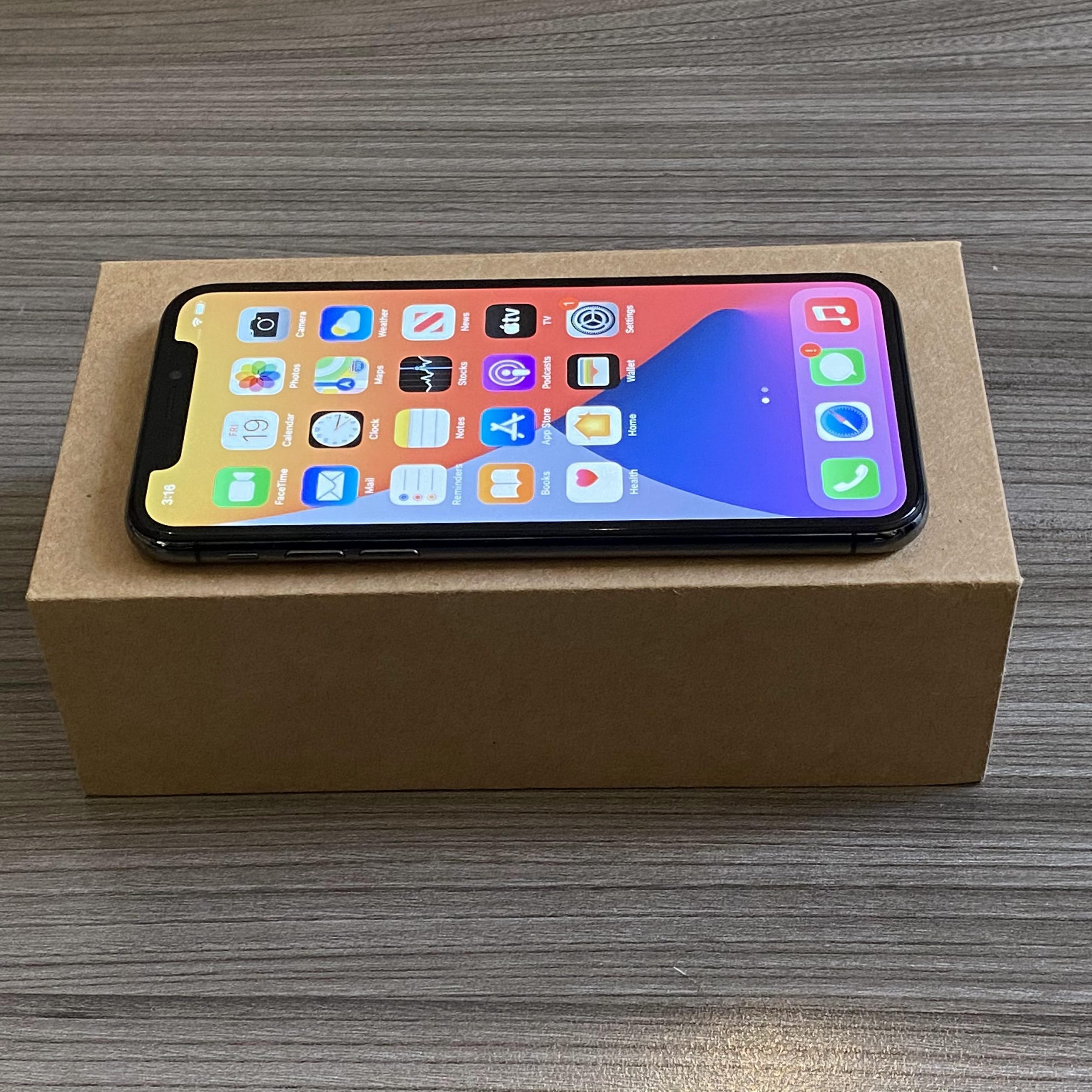 Apple iPhone X 64GB Space Grey / Black (Refurbished) Special Deal ...