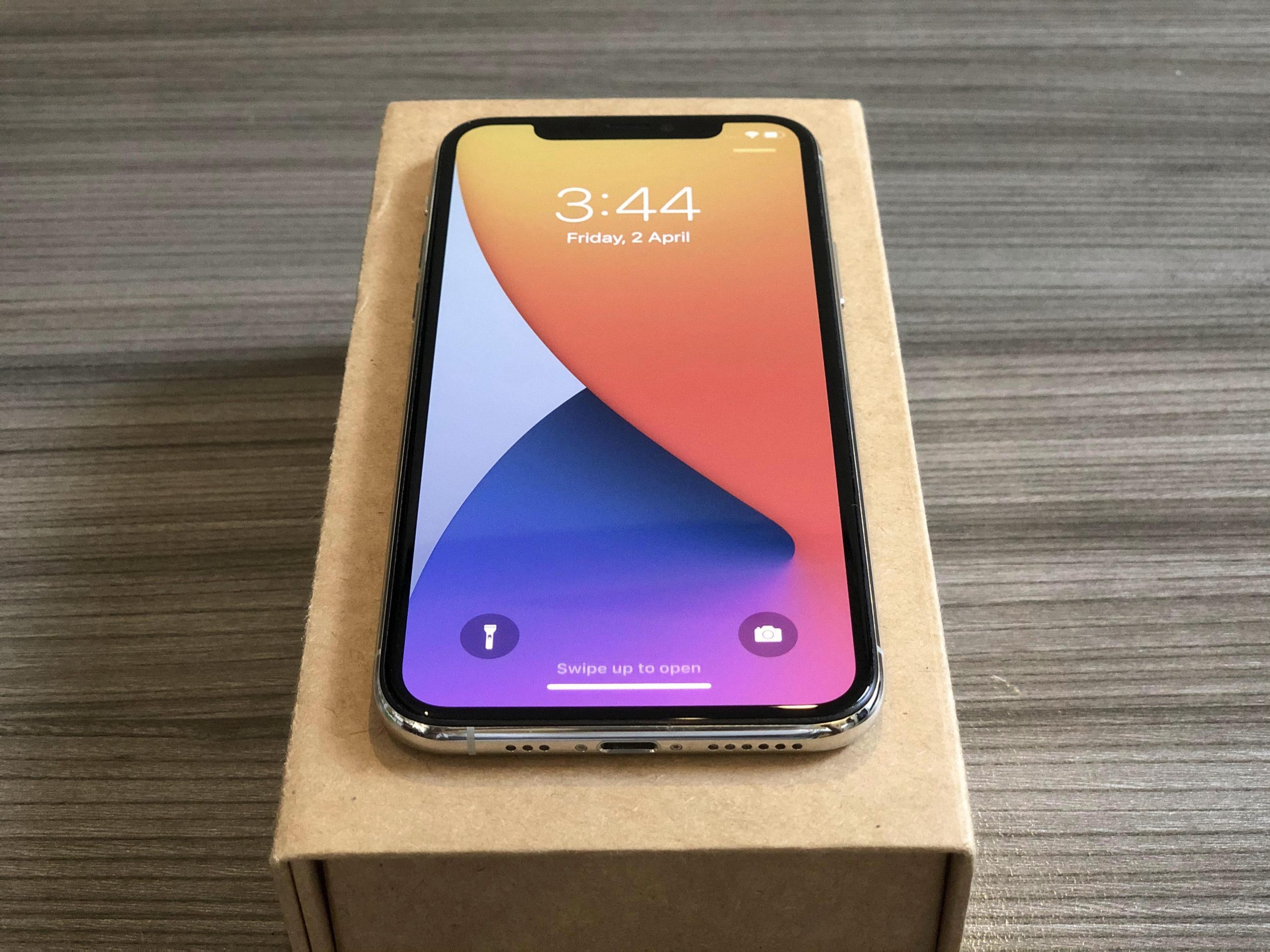 Apple iPhone 11 Pro 64GB Silver / White ( Refurbished ) - Mobile City