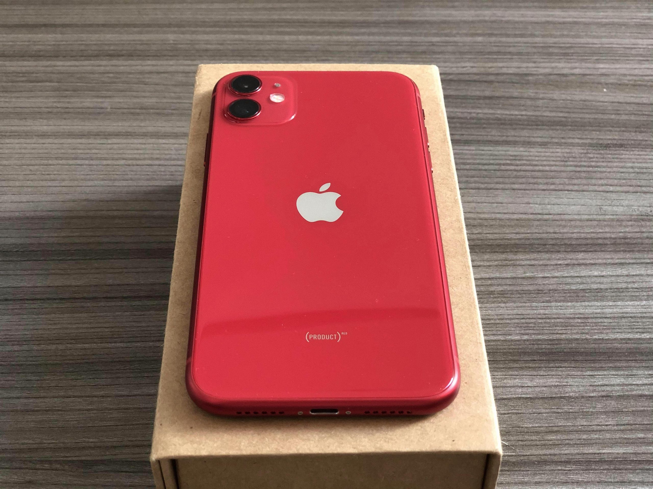 Apple iPhone 11 64GB RED ( Refurbished )