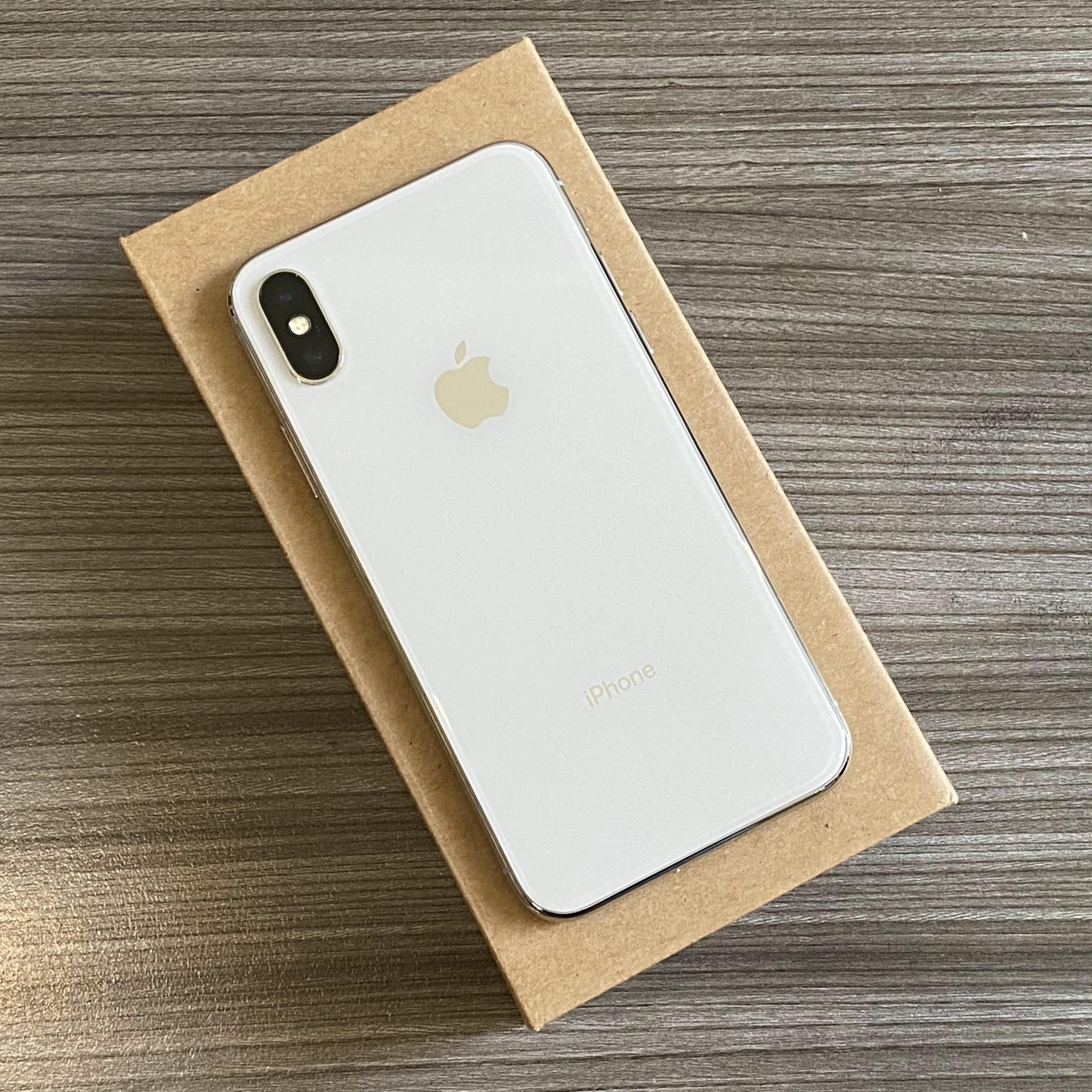 iPhone X 64GB Very Good Grade White / Silver - Mobile City