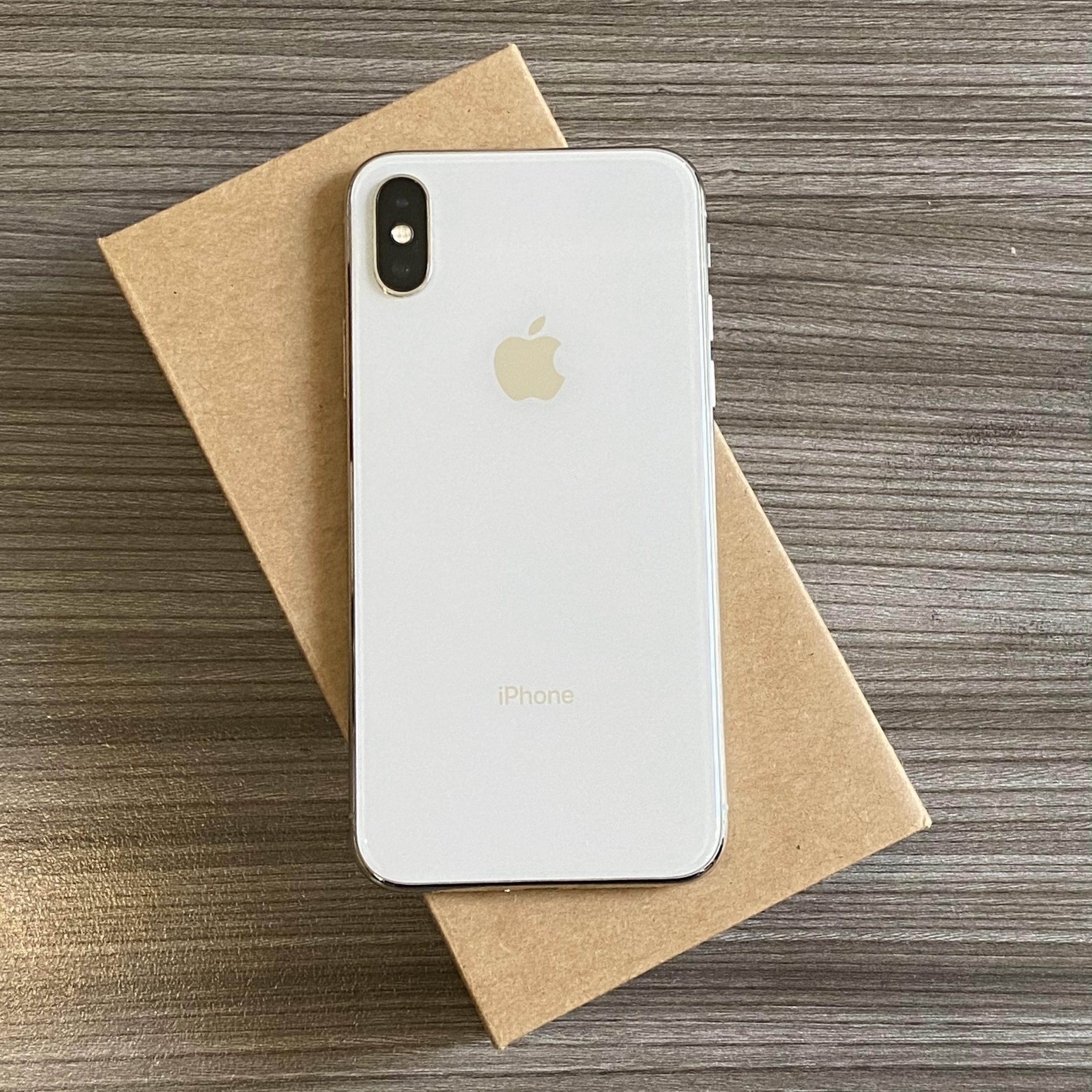 iPhone X 64GB Very Good Grade White / Silver - Mobile City