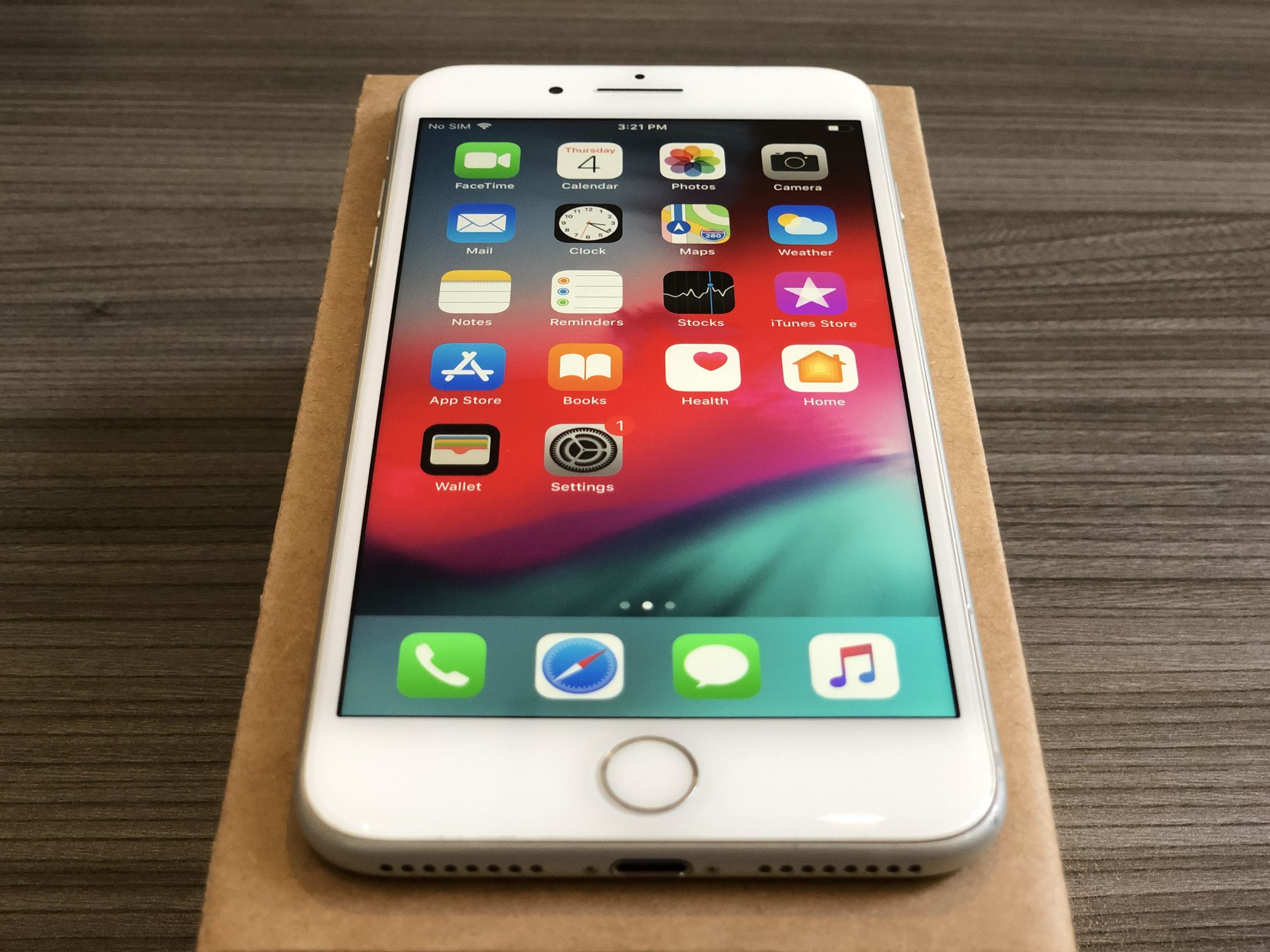 Apple iPhone 8 Plus 64GB White/Silver Refurbished - Mobile City